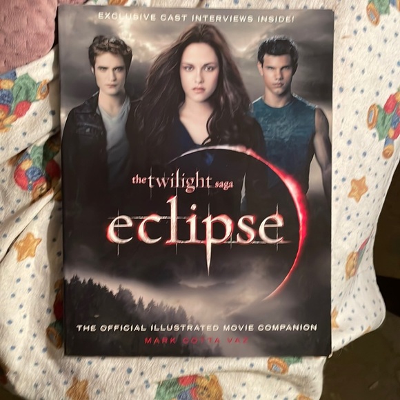 twilight | Other | Twilight Saga Eclipse Official Illustrated Movie Companion Mark Gotta Vaz New ...